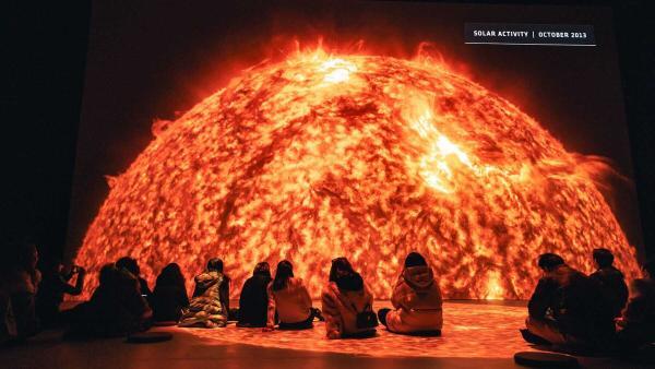 Immersive staging - definition and examples